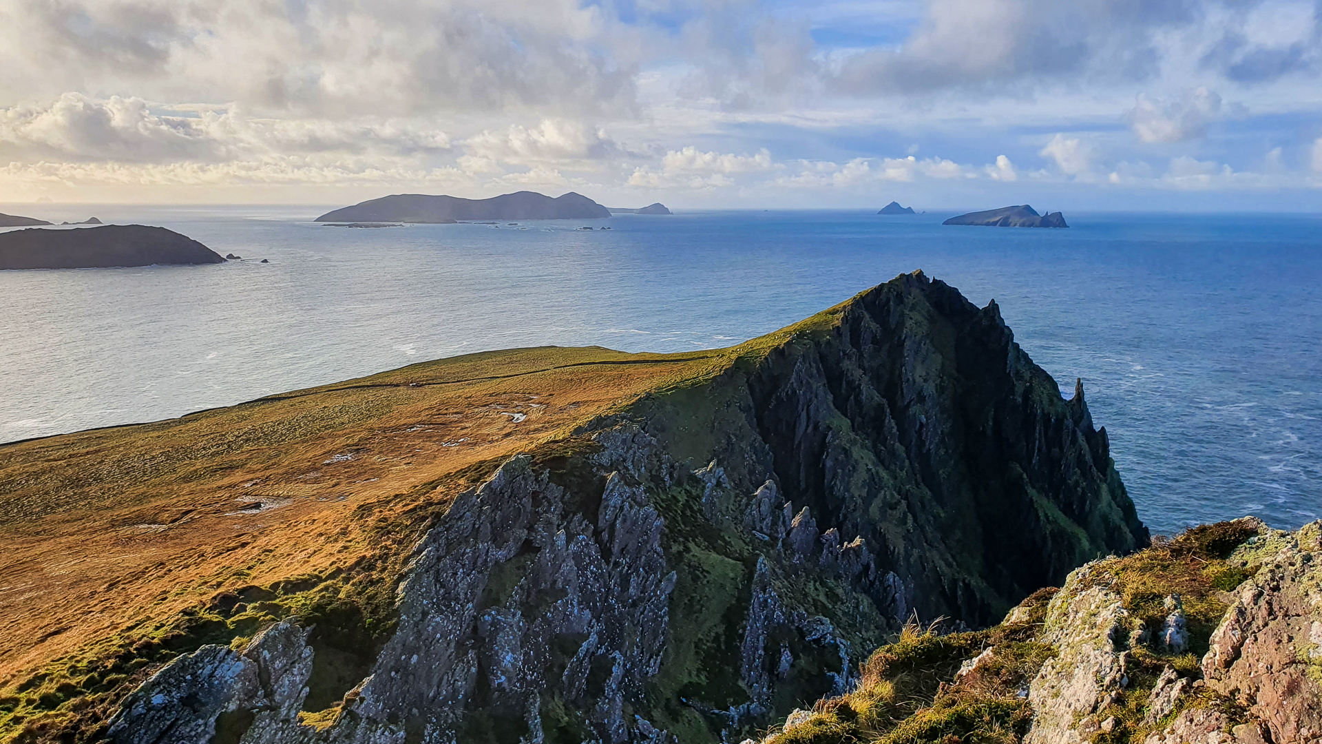 An Triúr Deirféar (The Three Sisters) - Dingle Hillwalking Club